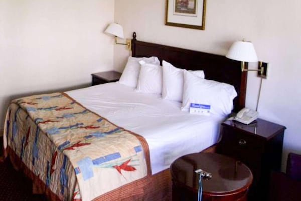 Full Bed Non-smoking - Milledgeville, GA