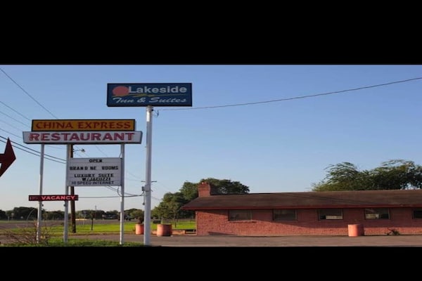 2 Queen Bed Smoking - Casa Blanca, TX