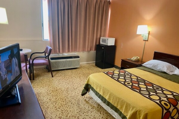 King Bed Non-smoking - Bluffton, OH