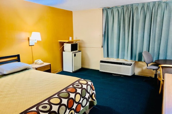 Full Bed Non-smoking - Bluffton, OH