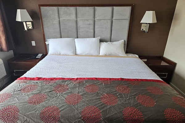King Bed Smoking - Omaha, NE