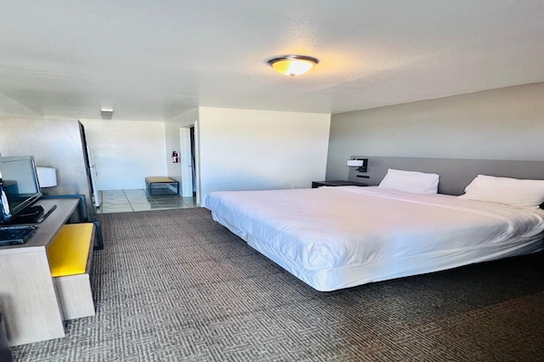 Premium King Bed With Kitchenette - Texas