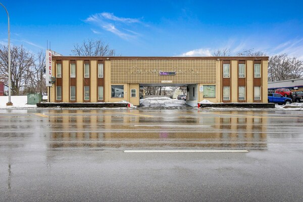 1 Bedroom Suite - Peoria, IL