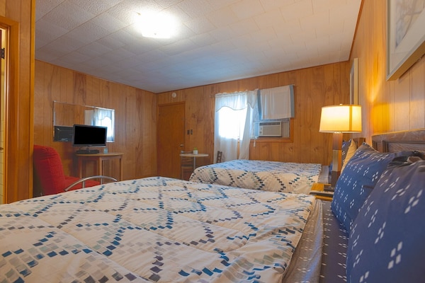 Family Room With Kitchenette 2 Queen Bed - Conneaut Lake Park, Conneaut Lake