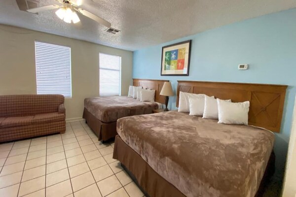Premium 2 King Bed With Kitchenette - Rockport, TX