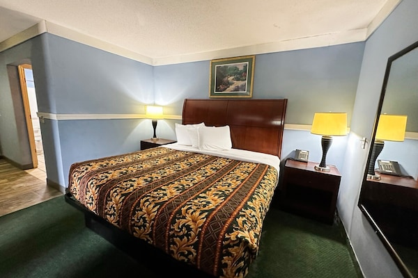 King Bed Smoking - Ridgeway, SC