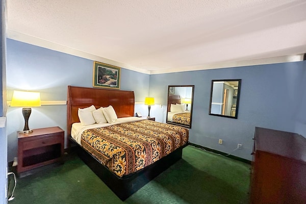 King Bed Non-smoking - Ridgeway, SC