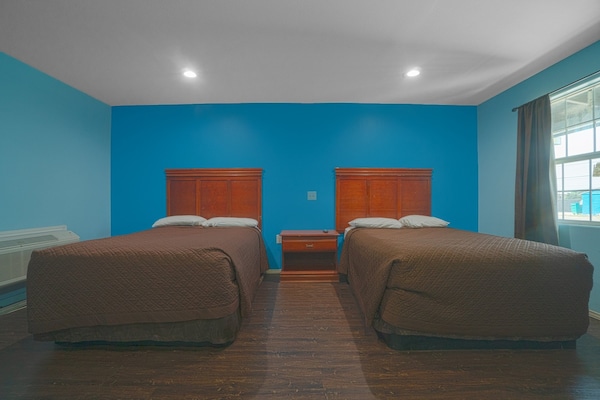 2 Full Beds With  Kitchenette - Corpus Christi, TX
