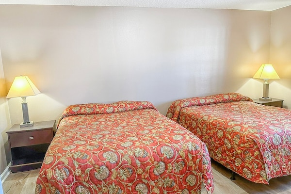 2 Queen Bed Smoking - Georgia