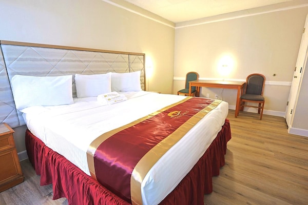 Us_tex002_king Bed Accessible Non-smoking - Texarkana, AR