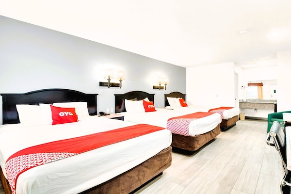 3 Queen Bed - Three Rivers, TX
