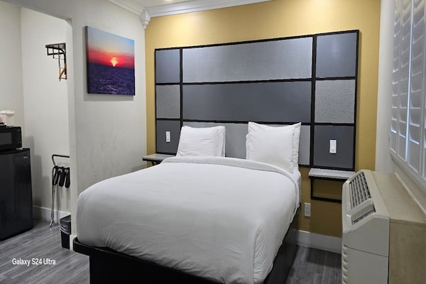 King Bed Non-smoking - Victorville, CA