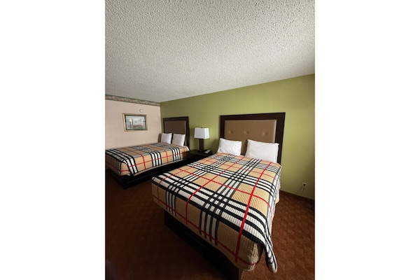 2 Queen Beds Non-smoking - Lake Texoma