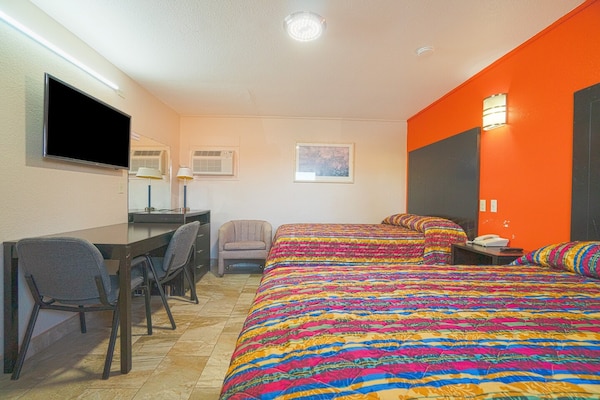 2 Queen Beds With Kitchenette - Santa Maria, TX