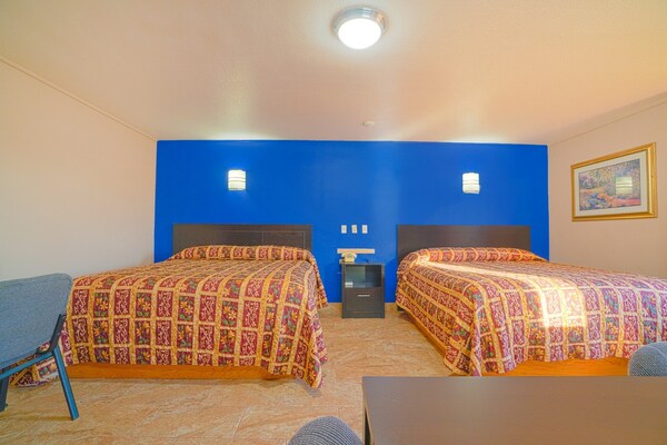 2 King Bed - Santa Maria, TX