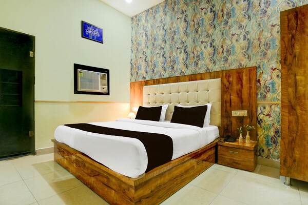 Super Collection O Ishwar Nagar Near Golden Temple Formerly Chahal Residency - Amritsar