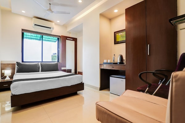 Super Townhouse Oak Ramdaspeth Downtown - Nagpur