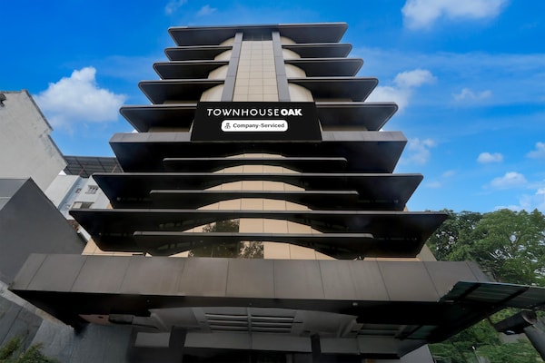Super Townhouse Oak Ramdaspeth Downtown - Nagpur
