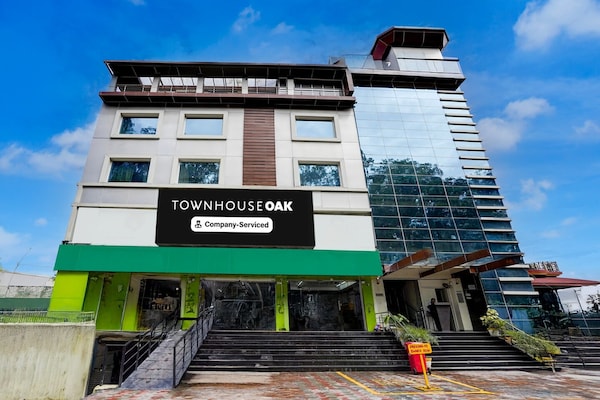 Townhouse Oak Ongc Crossway Formerly Hotel Gold Stone Comfort - Dehradun