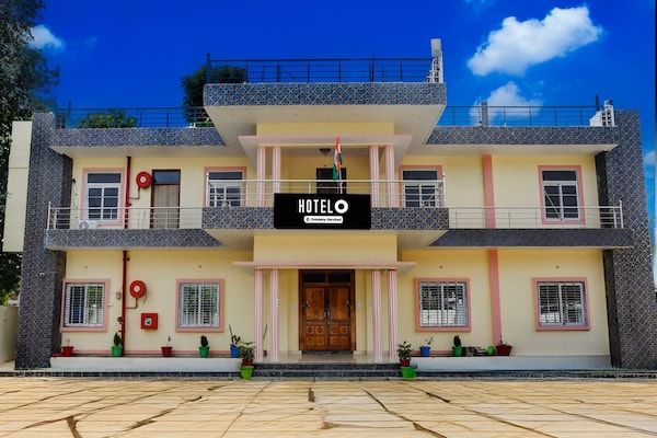 Hotel O Iit Varanasi Formerly Shree Gopal Upwan - Varanasi