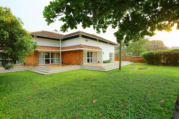 Super Townhouse Island Inn - Cochin