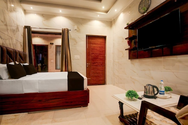 Townhouse Naya Gaon Formerly Hotel Paradise - チャンディーガル