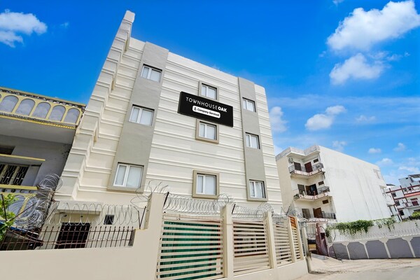 Townhouse Oak Banaras Central Railway Junction Formerly Sri Hari Inn - Varanasi