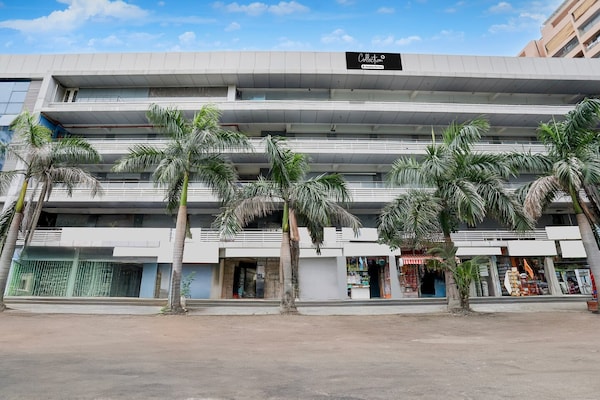 Collection O Palampur Surat Formerly Hotel Royal Paradise - Gujarat