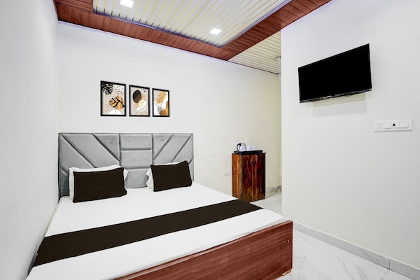 Hotel O Mathura Central Railway Junction Formerly Bhagwati Palace - Mathura