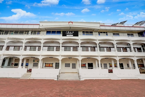 Collection O Guna Railway Junction Formerly Shanti Heritage - Guna