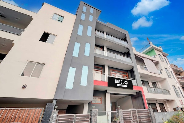 Hotel O Sector 20 Noida - Noida