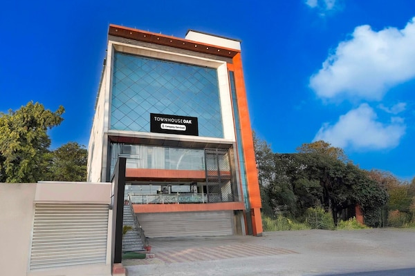 Townhouse Oak Rispana Bridge Dehradun - Dehradun