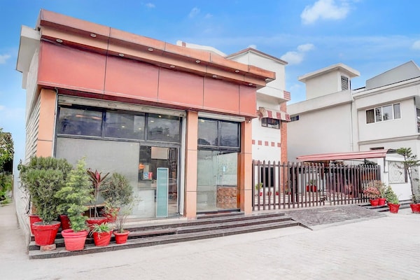Collection O Tyagi Road Near Railway Station - Dehradun