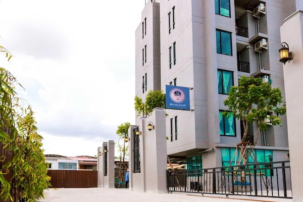 Premier Deluxe Stay  Embassy District Comfort - Bangkok