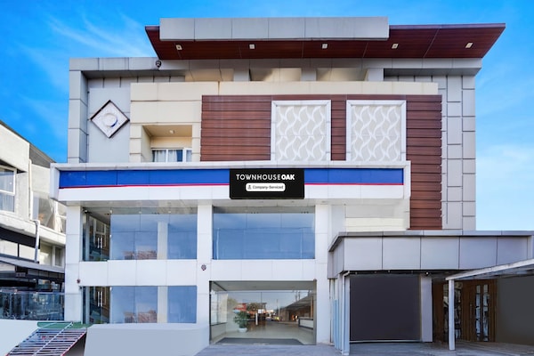Super Townhouse Oak Silver City Chowk Formerly Hw Residency - 德拉敦