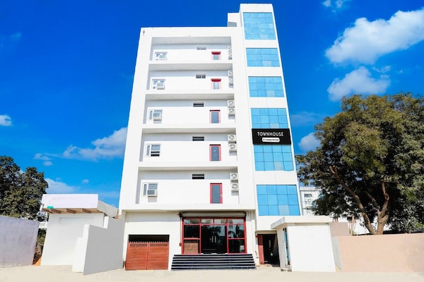 Super Townhouse Pahadiya - Varanasi