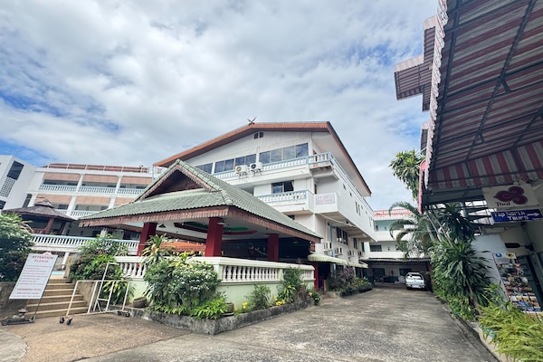 Economical Double Room Cool & Comfy Stay - Chiang Mai