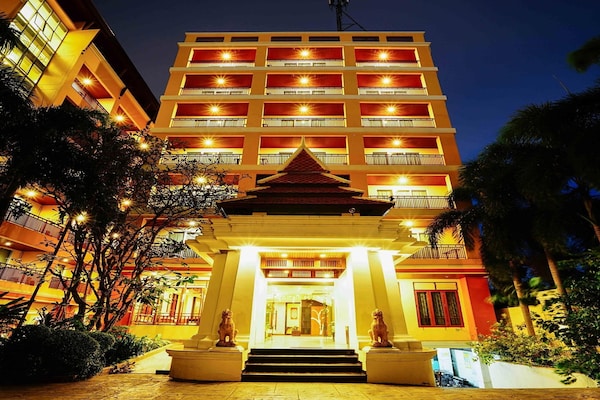 Twin Escape In Pattaya Free Pool & Parking - Pattaya