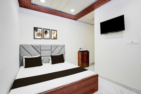 Hotel O Ugat Canal Surat Formerly Royal Orbit - Surat