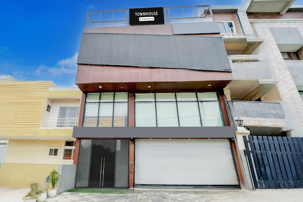 Super Townhouse Meghdoot Garden Formerly Urban Elite - Indore