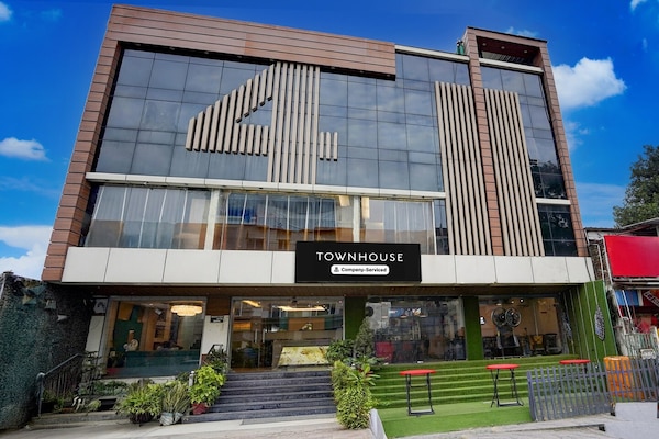 Townhouse Prayagraj Central Bus Terminal Formerly Hotel Four View - Prayagraj