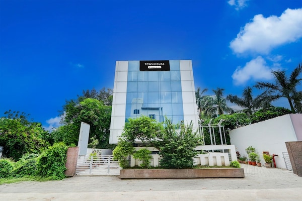 Super Townhouse Nagpur Airport Formerly Flora Inn - Nagpur