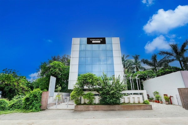 Super Townhouse Nagpur Airport Formerly Flora Inn - Nagpur