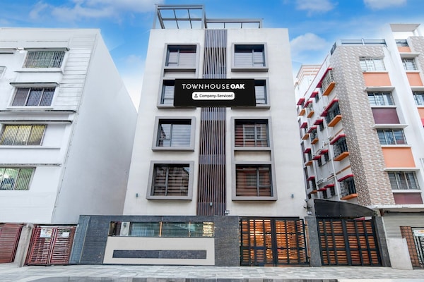 Townhouse Oak Dlf Newtown Bus Terminal - Calcutta