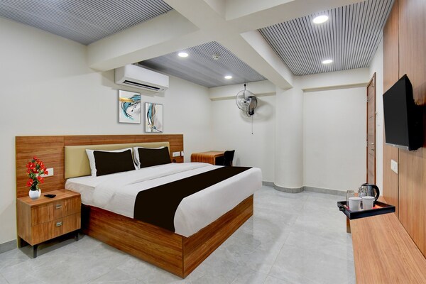 Collection O Pune Kasarwadi Railway Station - Pune