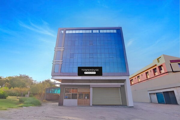 Townhouse Skyboat Xlo Point - Nashik