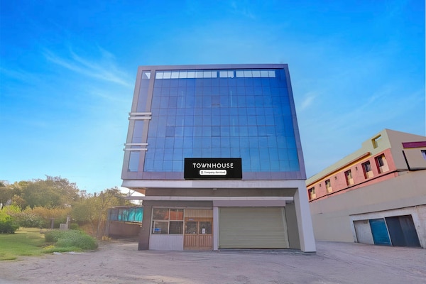 Townhouse Skyboat Xlo Point - Nashik