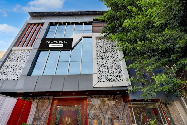 Townhouse Esic Medical College Faridabad Formerly Royal Mountain - Faridabad