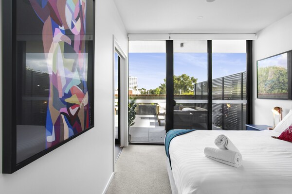 Boutique Unit With Huge Terrace Near Cafes & Shops - Canberra