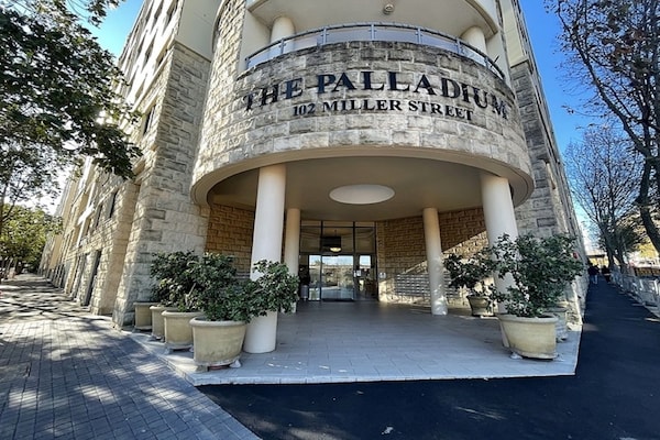 Poolside 2-bed Haven, Walk To City Centre - Surry Hills